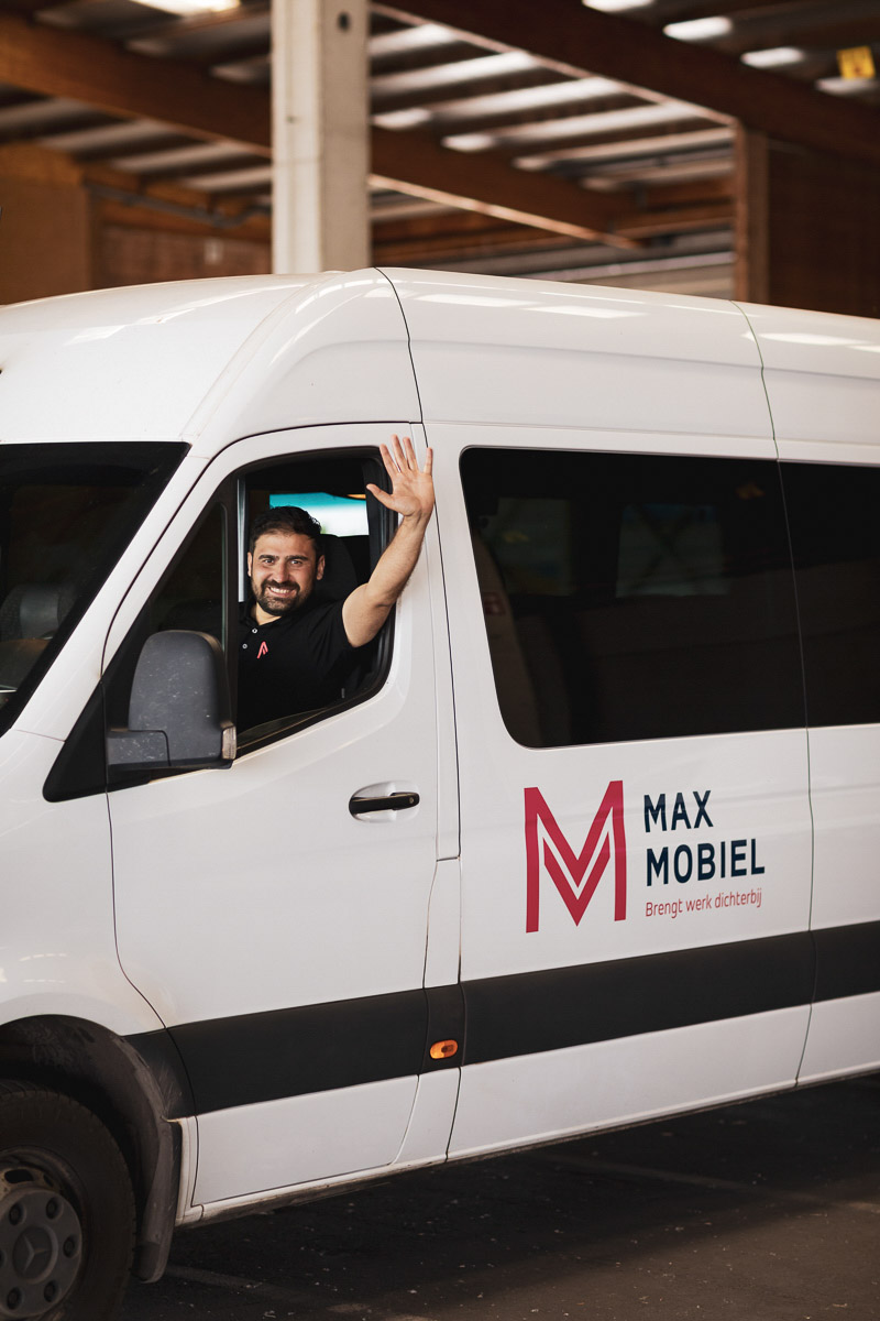 Contact - Max Mobiel: closer to work