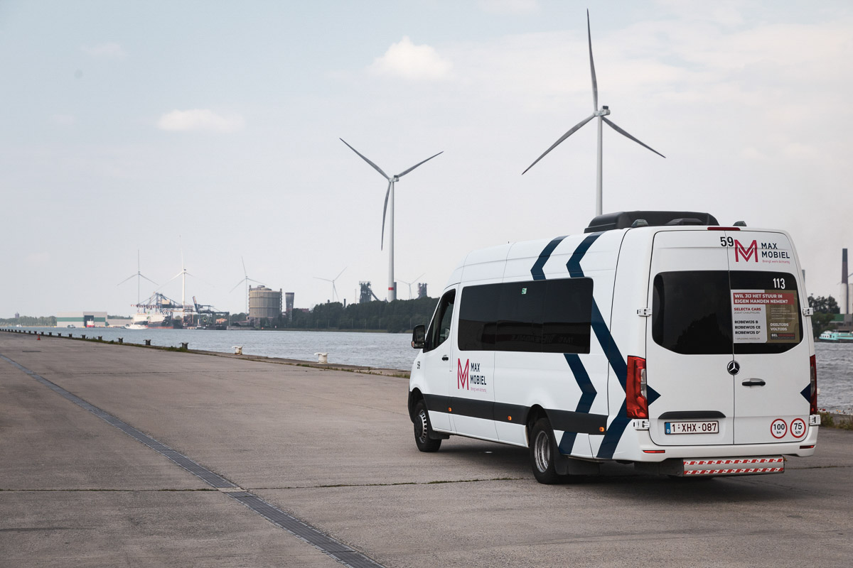 Zones - Max Mobiel: closer to work